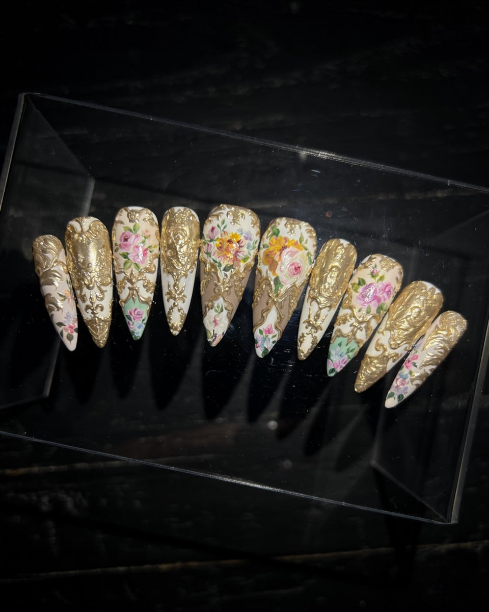 Gilded Glamour – Pamper Nail Gallery
