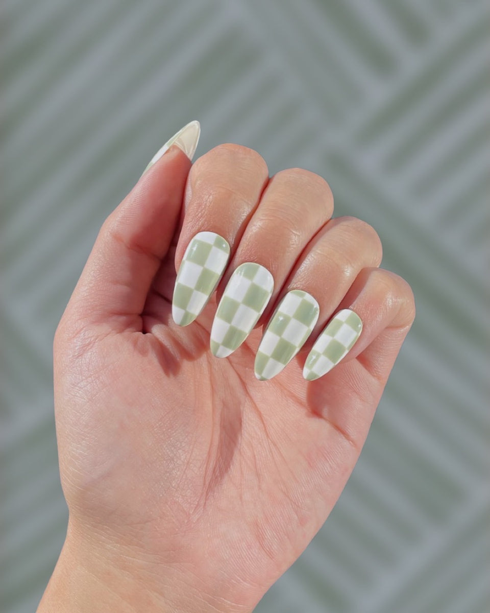 Mint Checkers – Pamper Nail Gallery